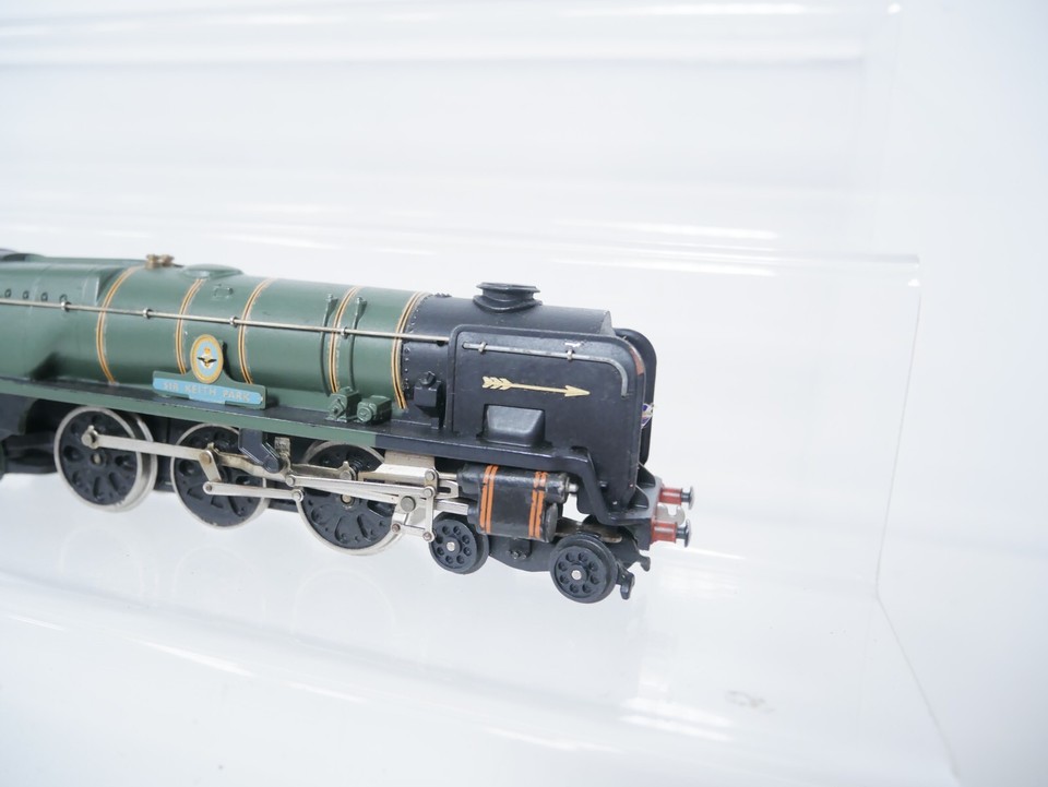 Wrenn OO Gauge Steam Locomotive W2269 BR Battle of Britain 34053 Sir ...