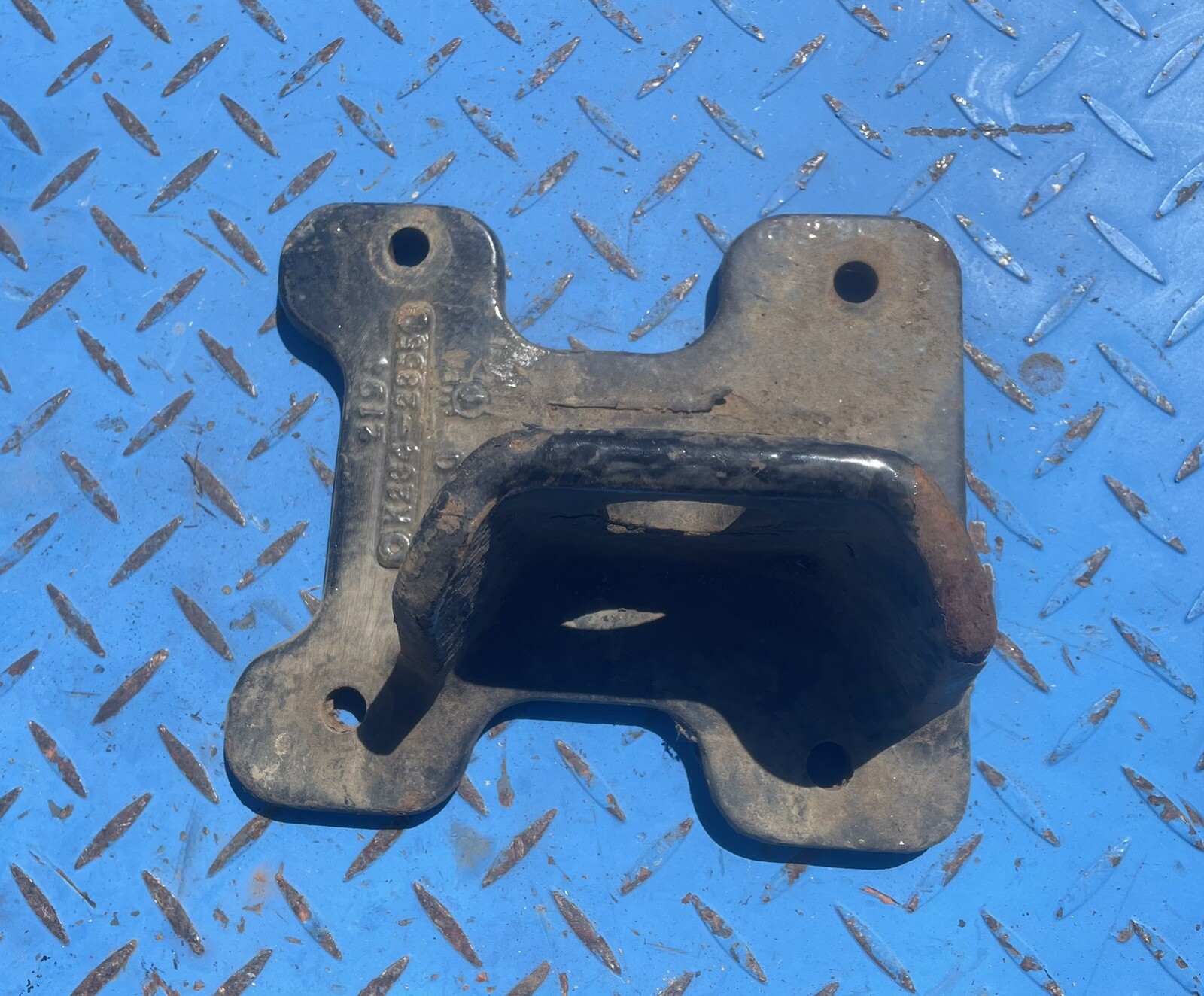 Kenworth Rear Engine Motor Mounts K234-2855 K234-2194 | OE