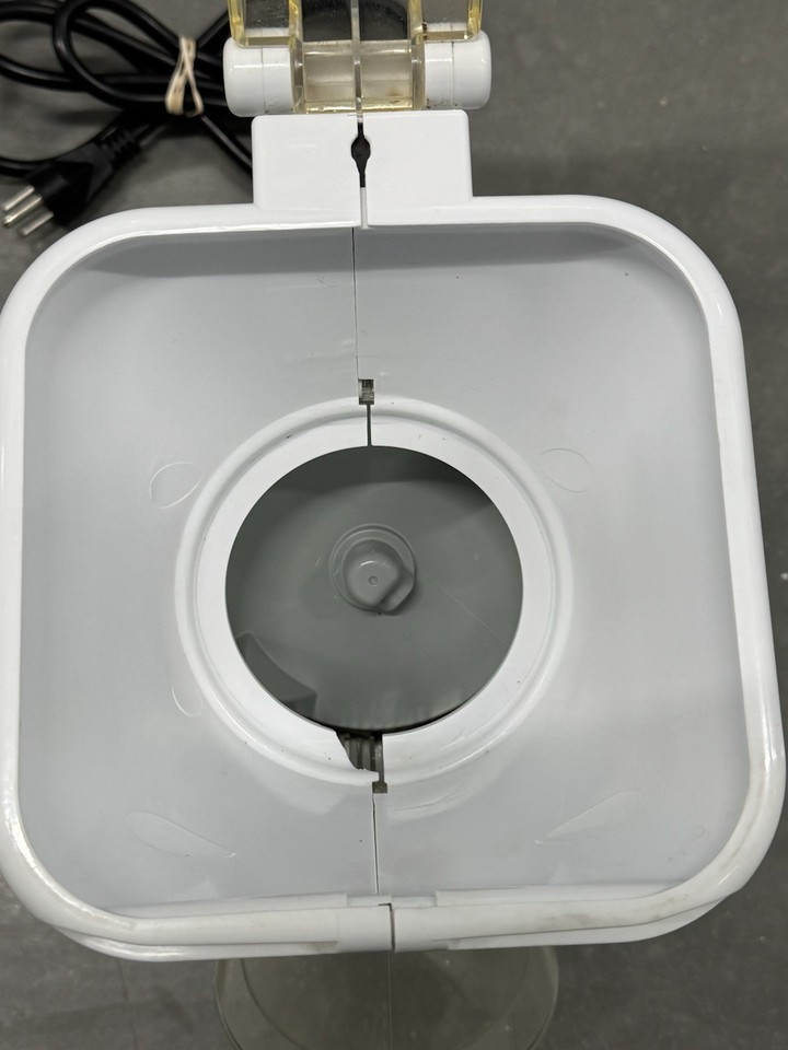 Little Snowie MAX Home Ice Shaver Snow Cone Machine Countertop Cracked ...