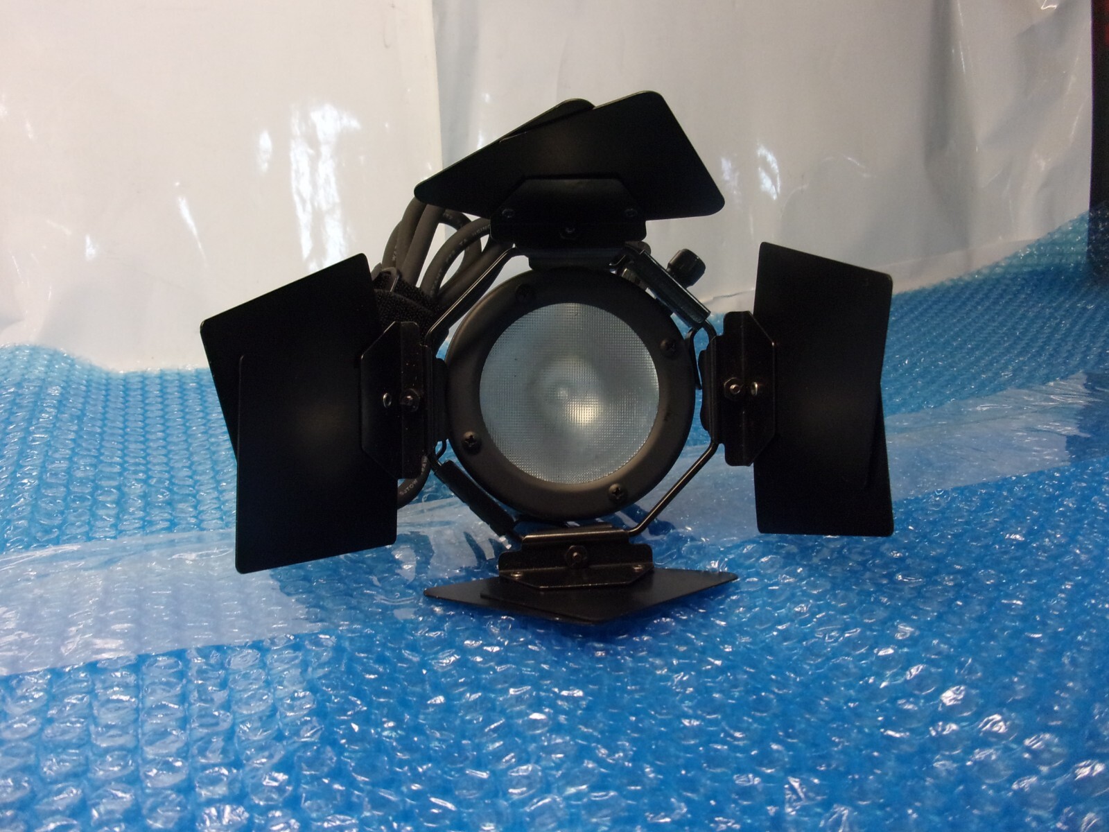 Lowel Pro-light Focusing Multi-voltage Quartz Halogen Light with case ...