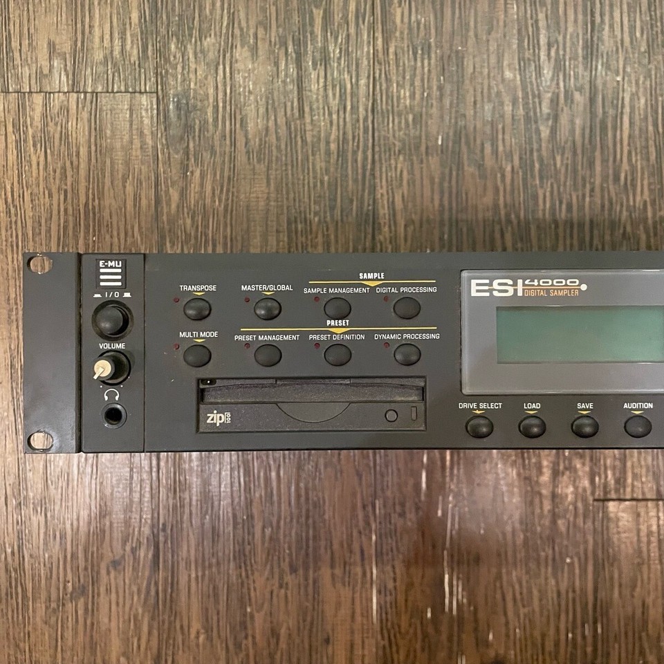 E-mu ESI-4000 sampler Checking for power-on only Black sound source ...