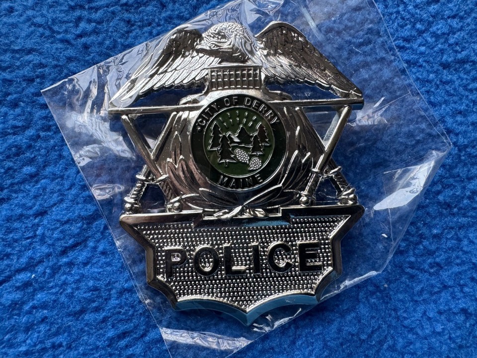 Stephen King's It Derry City Police Badge Movie Prop Replica [BAM ...