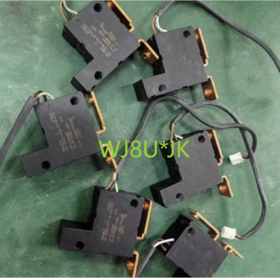 1PCS GRUNER UL-722D-R1A-B105-031 Soft Start Relay Contactor in good ...