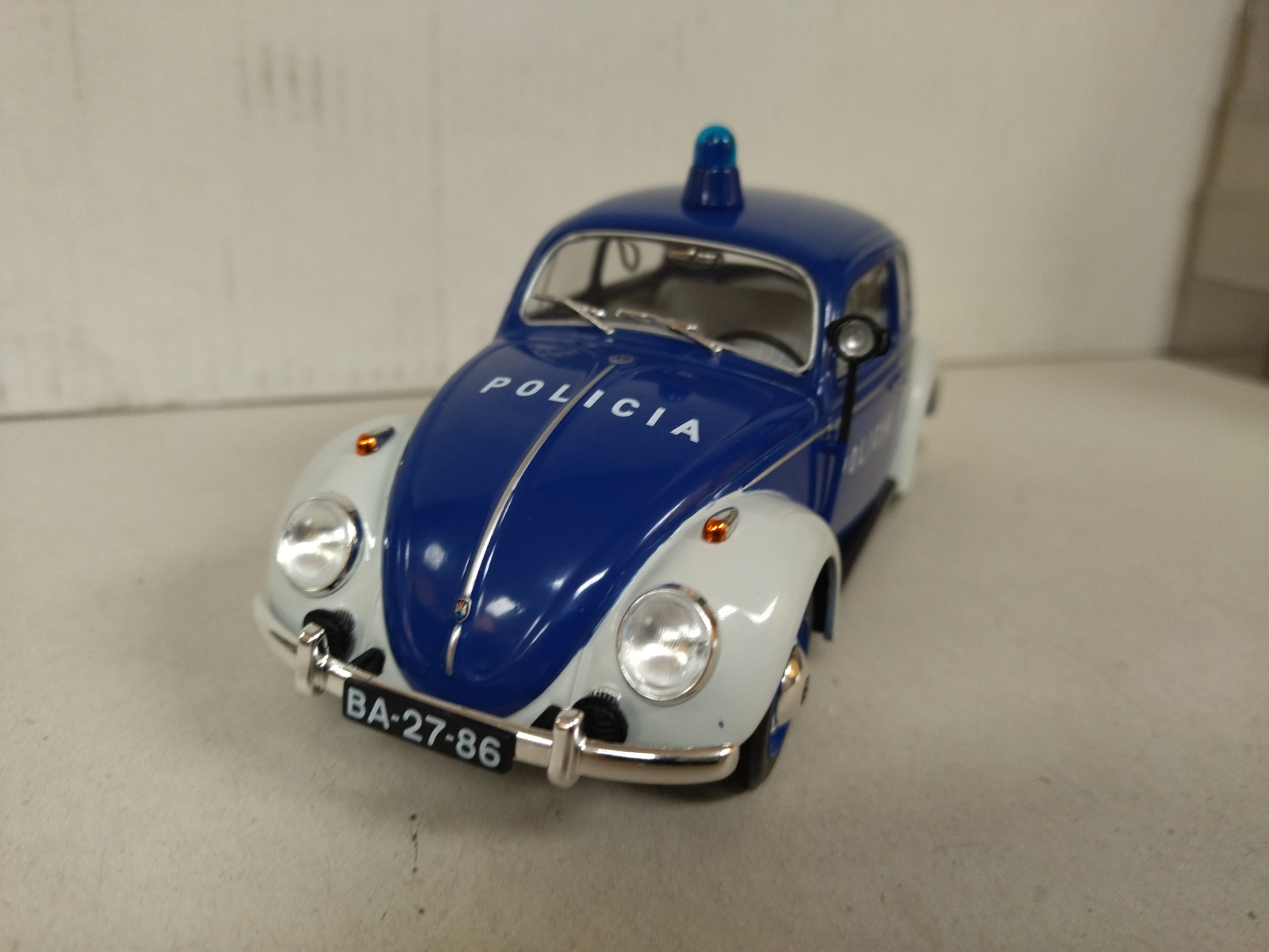 VOLKSWAGEN BEETLE/CAROCHA 1979 POLICIA PORTUGAL COLLECTION GIFT 1:24 ...