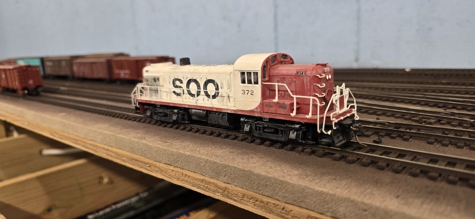 HO ATLAS 10000075 RS-3 LOCOMOTIVE SOO LINE # 372 with DCC installed ...