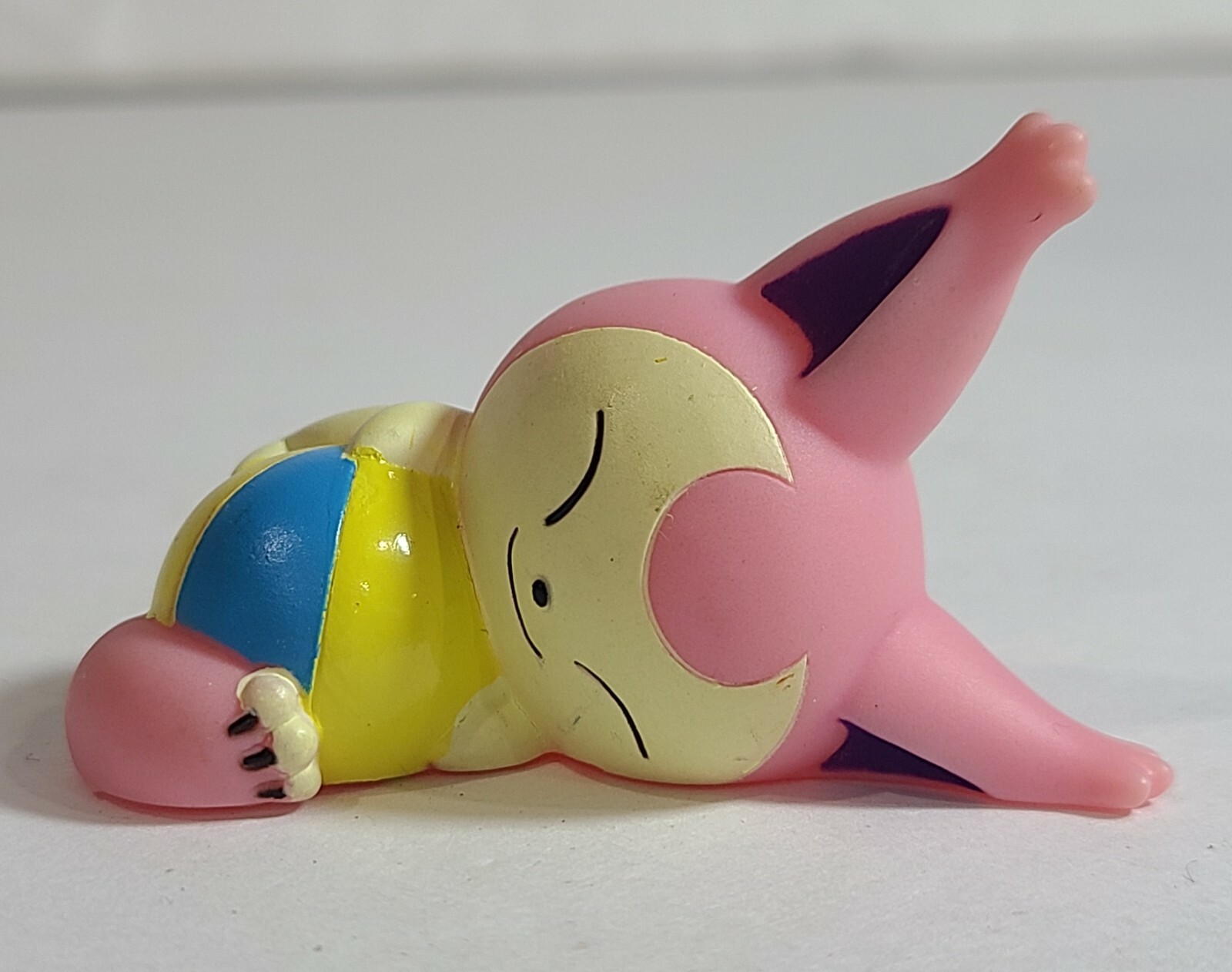 2006 Pokemon Finger Puppet Skitty with Ball Figure Catch em All ...