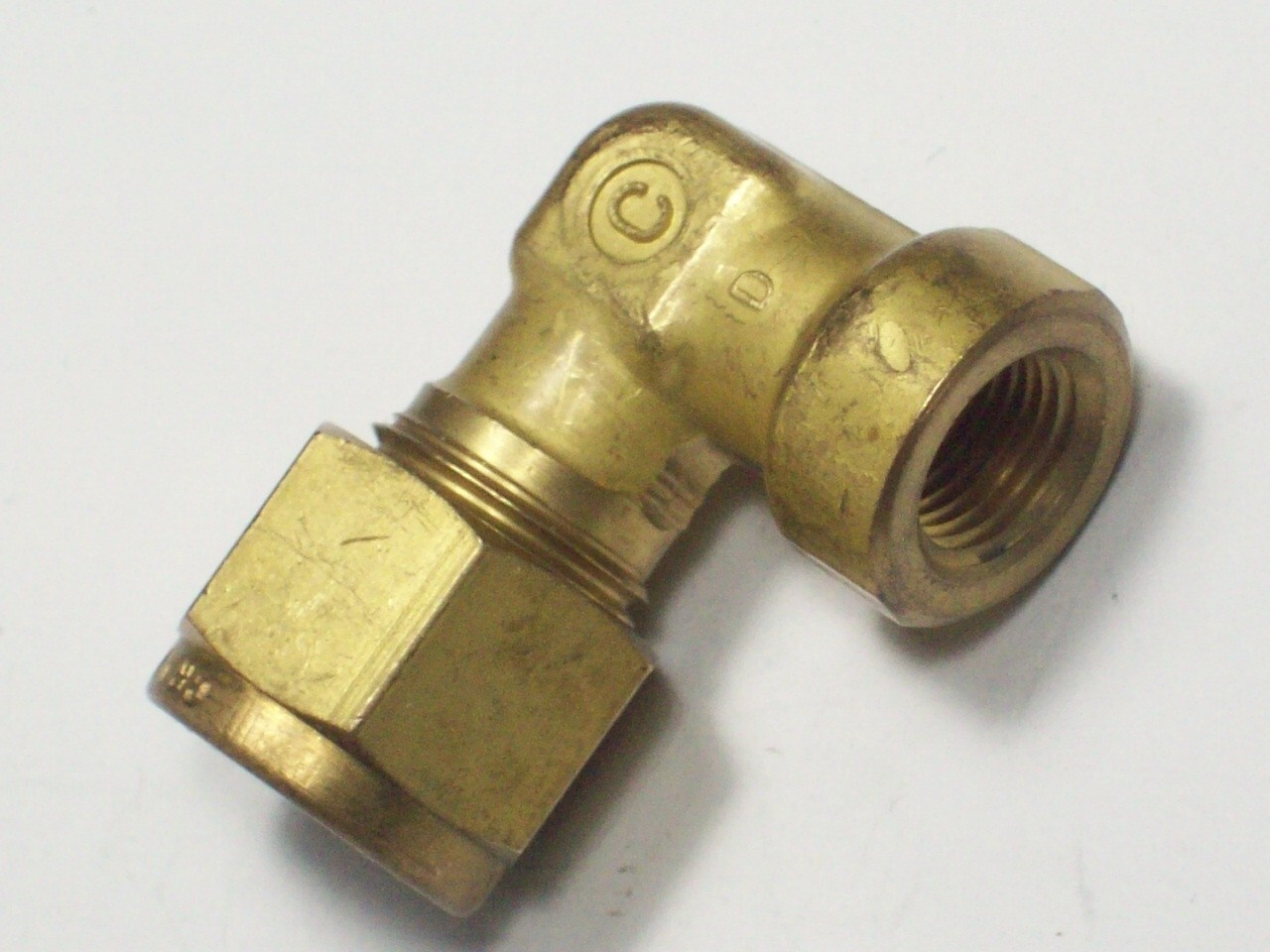 1 - Crawford Swagelok Brass Elbow 3/8" OD Tube /8" Female NPT B-600-8-2 ...