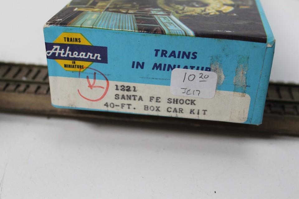 Athearn 1221 HO Scale 40' SD Box Car ATSF 16987 Santa Fe Kadee's Pre ...