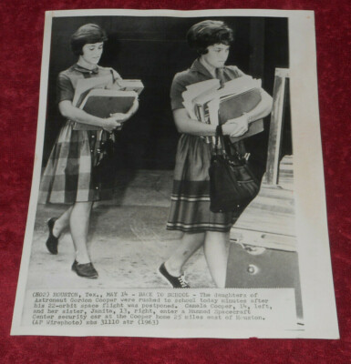 1963 Press Photo NASA Astronaut Gordon Cooper Daughters Return To ...