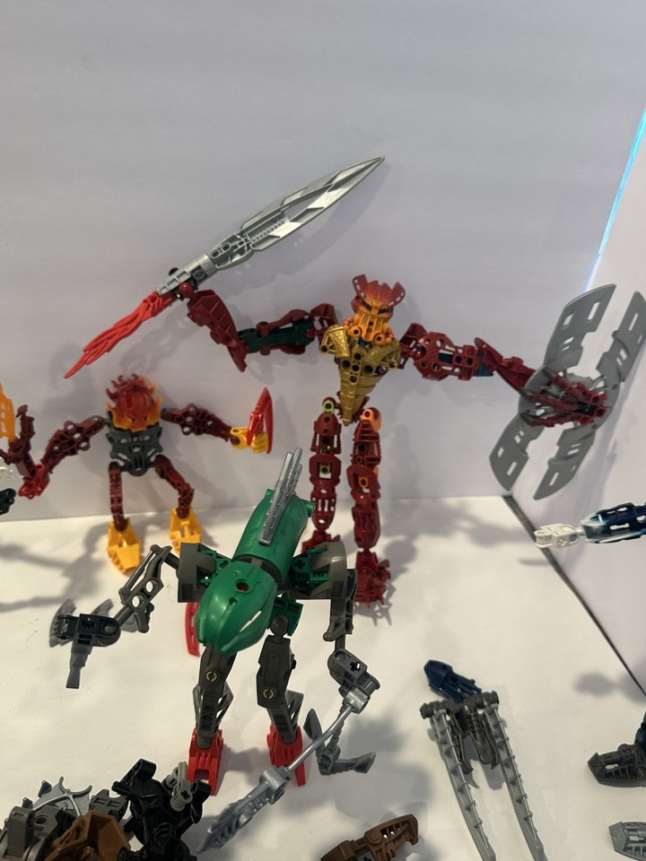 LEGO Bionicle Lot Visorsak Boggarak Rahkshi Piraka Vezok & Parts Manual ...