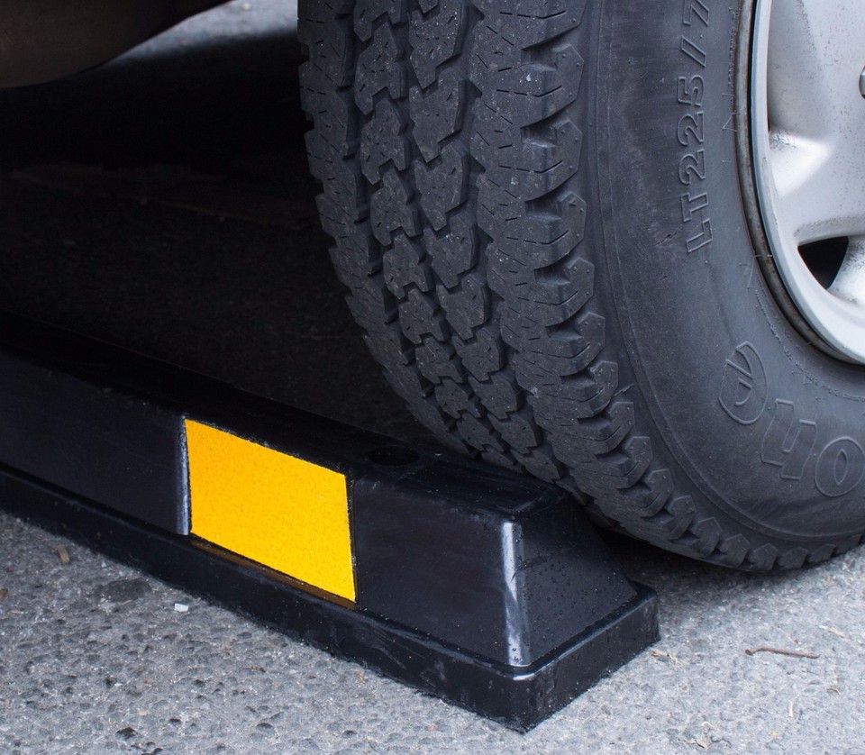 RK Heavy Duty Rubber Parking Block, Curb,Car Wheel Stop Driveway garage ...