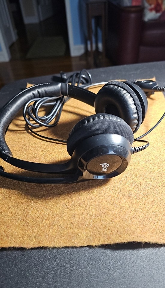 Logi Headphone Headset Wired Black USB Padded Ears Volume Control Chat ...