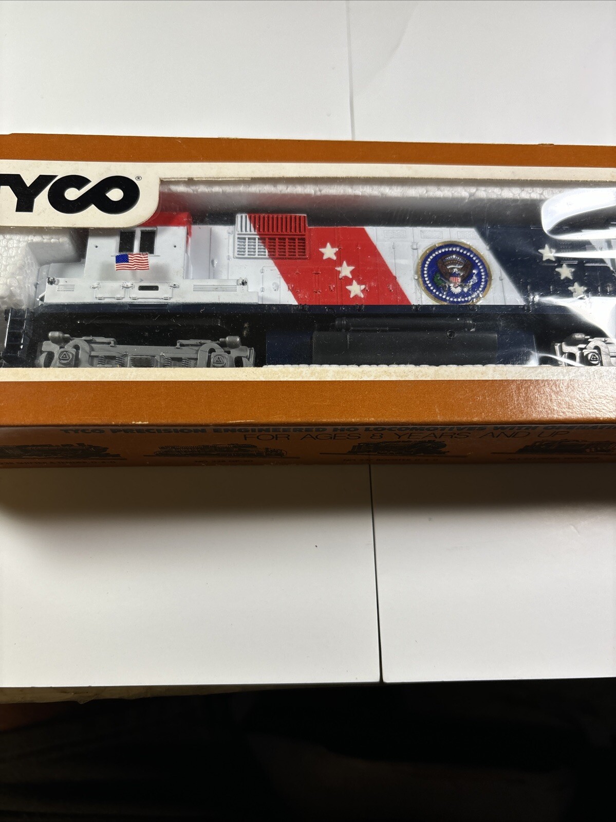 HO Scale TYCO Diesel Engine Bicentennial 1776-1976 Red. White And Blue ...