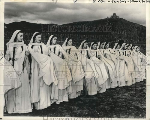 1960 Press Photo Georgia State female dancers rehearse the Girls ...
