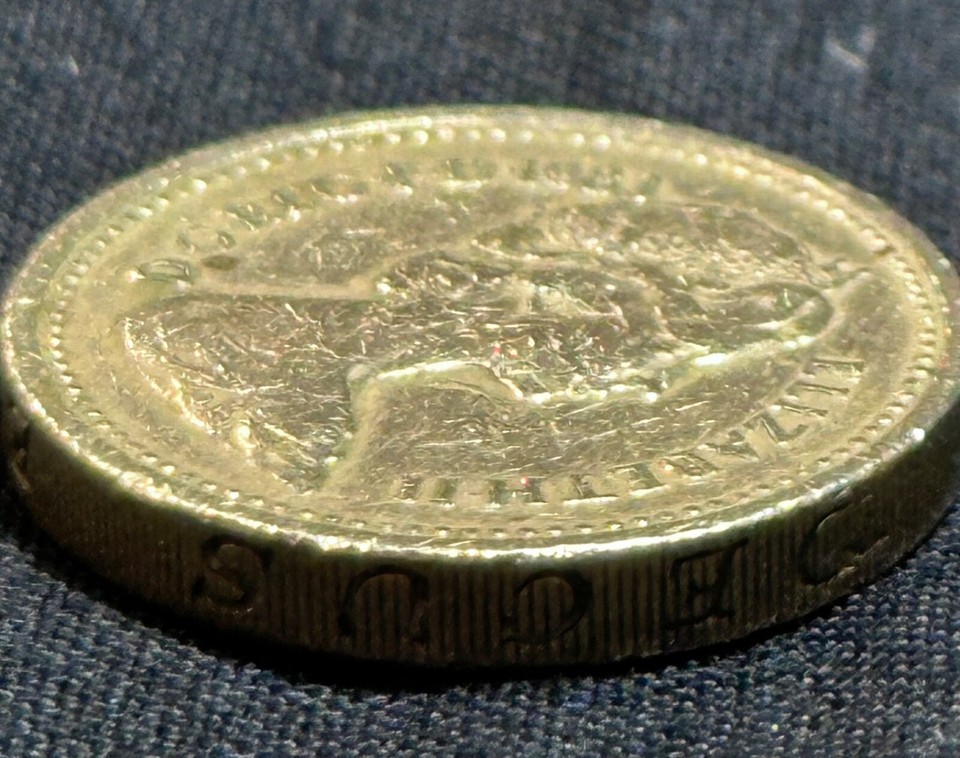 1983 Queen Elizabeth ii One Pound Coin Error- Read Description | eBay