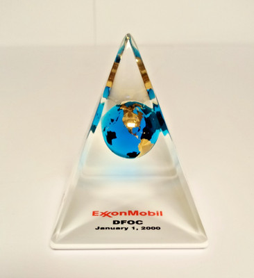 VTG EXXON MOBILE 2000 PYRAMID WITH 3D WORLD GLOBE INSIDE PAPERWEIGHT | eBay