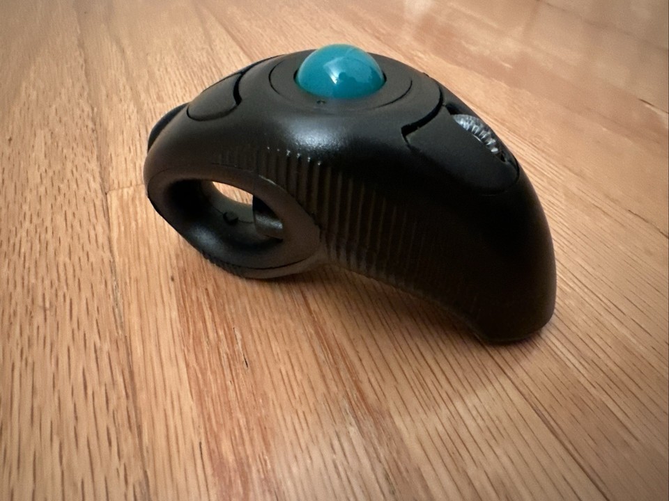 YUMQUA Y-10L Finger Handheld Wireless Built-in Laser Pointer USB ...