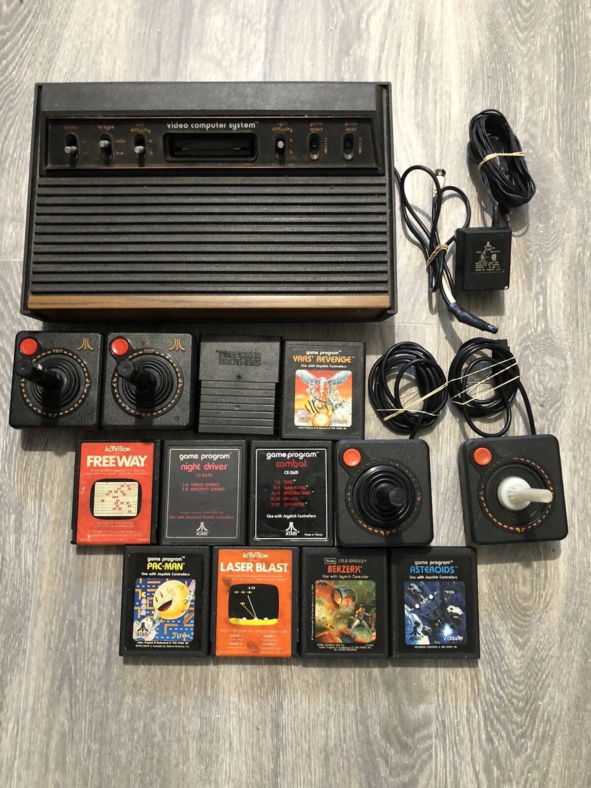 Atari 2600 VCS Console Wood Grain 9 Games Controllers Complete Untested ...
