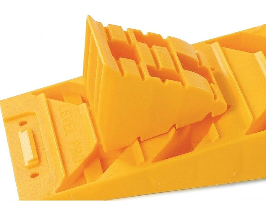 Dual Axle Caravan Levelling Ramps, Pair with Chocks & Bag Kit for RV ...