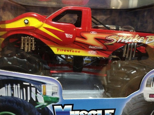 Bigfoot Monster Truck Snake Bite Monster Truck Muscle Machines 1:24 ...