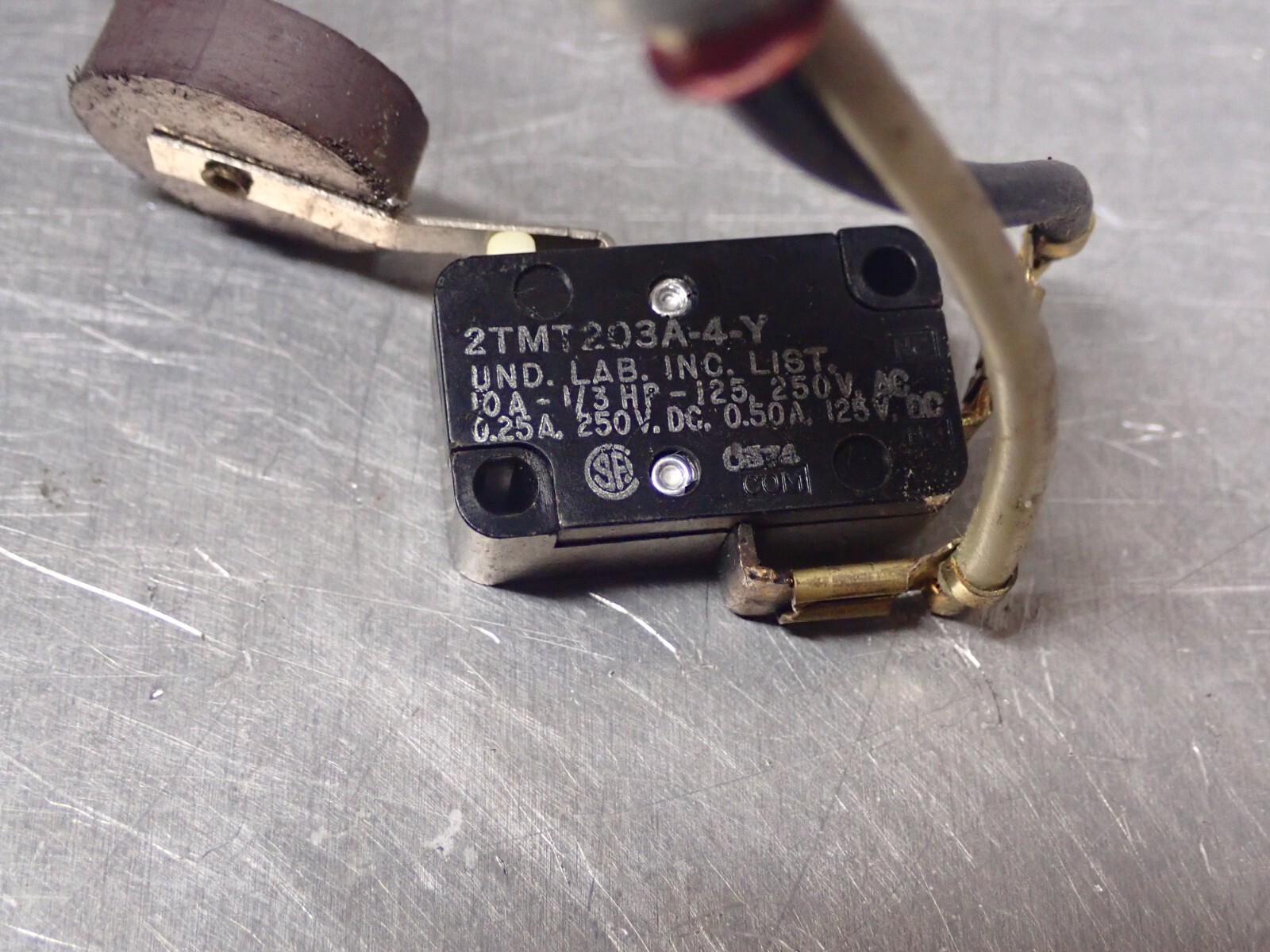 Unimax Switch 2TMT203A-4-Y 10A 1/3HP 125, 250VAC 0.25A 250VDC Used (Lot ...