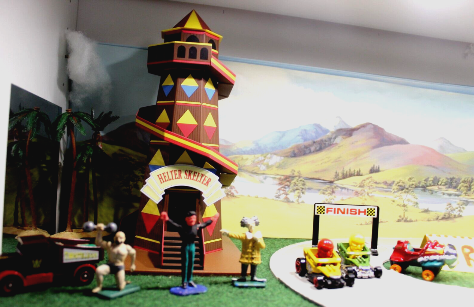 Showmans Circus,Helter-Skelter/Race track/Circus figsx7/Hw cars x4 | eBay