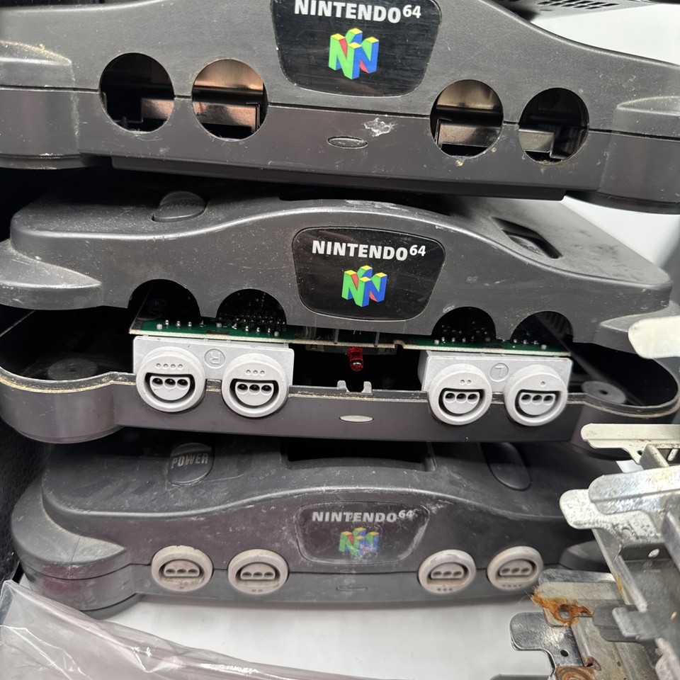 Lot of 11 Broken Nintendo 64 N64 Consoles USA Region As-Is W/ Extra ...