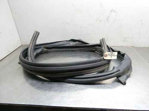 06-08 CHRYSLER PT CRUISER INTERIOR WINDSHIELD ON BODY WEATHER STRIP ...