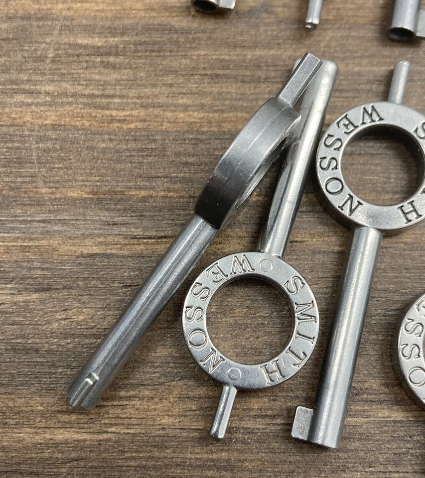 Smith & Wesson Handcuff Keys S&W Model 100, 103, 110, 300, 1800, 1900 ...