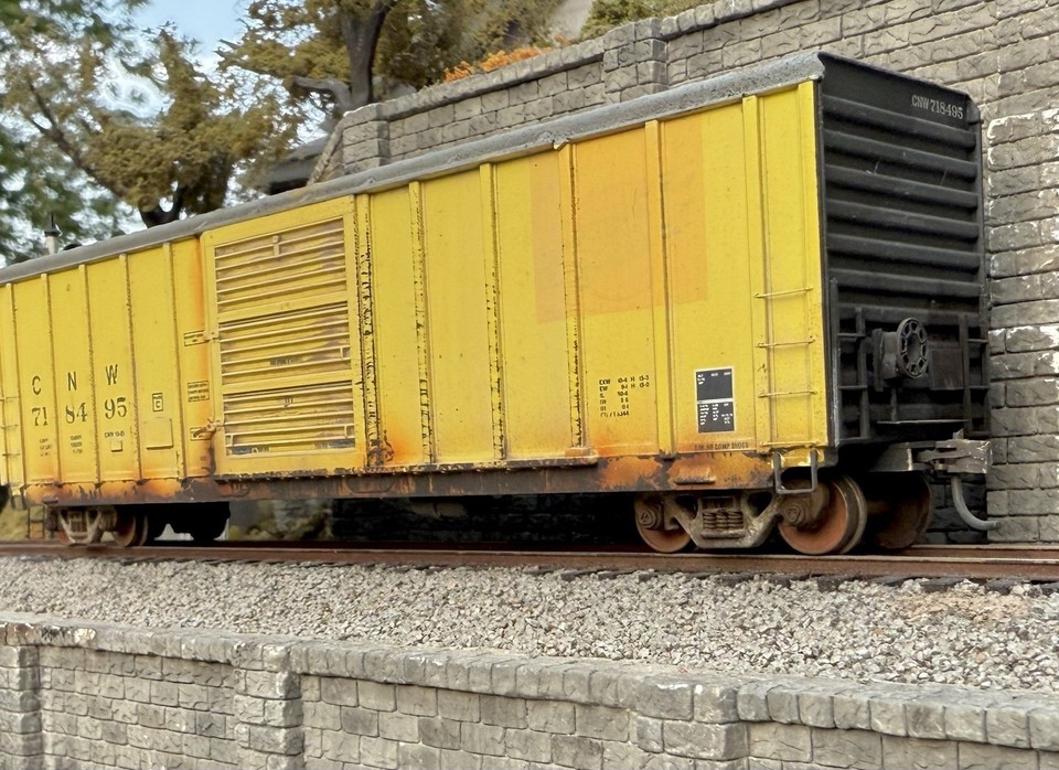 Athearn RTR HO Scale Chicago & Northwester CNW 50 ‘ Box Car Weathered ...