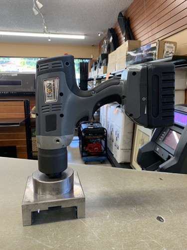 HYTORC LION-.7 Torque Gun 18 VOLT BATTERY POWERED 150-700FT LBS 3/4 ...