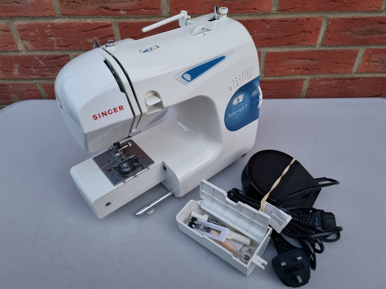 SINGER FEATHERWEIGHT II Model 117 SEWING MACHINE. Singer 117 ...