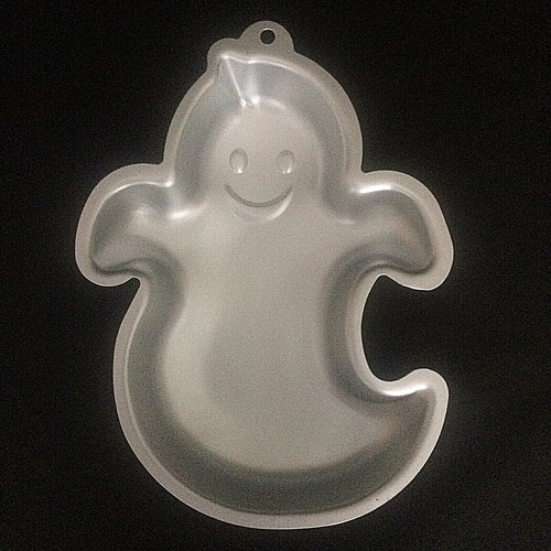 Ghost Cake Halloween 10" Baking Pan Mold Goblins Parties Wall Decor | eBay