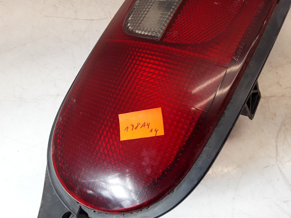 MAZDA MX 3 MX-3 Benzin 1995 LHD Hintere Rechte Seite Rücklicht Lampe ...