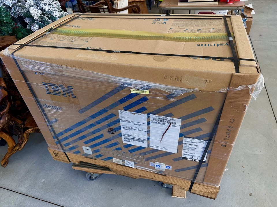 New Factory Sealed IBM BladeCenter H Chassis 8852-HC1 Enterprise Server ...