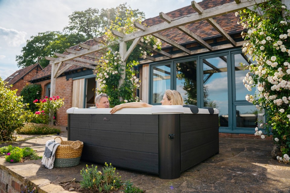 MSpa Oslo 4 - 6 Person Portable Hot Tub - 13A Plug & Play Repackaged ...