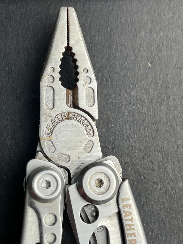 Leatherman Skeletool Multi-Tool Pliers Combo Knife Bit Driver ...
