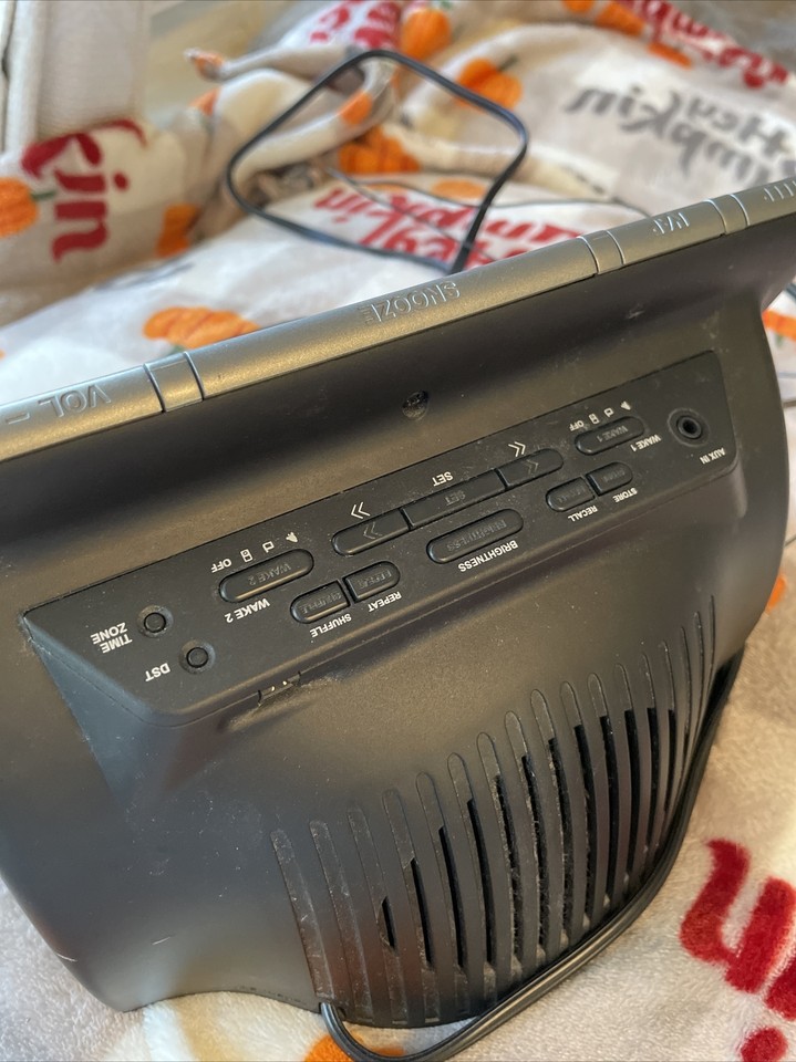 RCA Dual Alarm Clock Radio Model RC651-A Iphone Ipod Aux Port | eBay