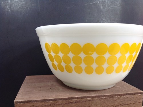 VTG PYREX YELLOW POLKA DOT 402 (1 1/2 QT) free shipping | eBay