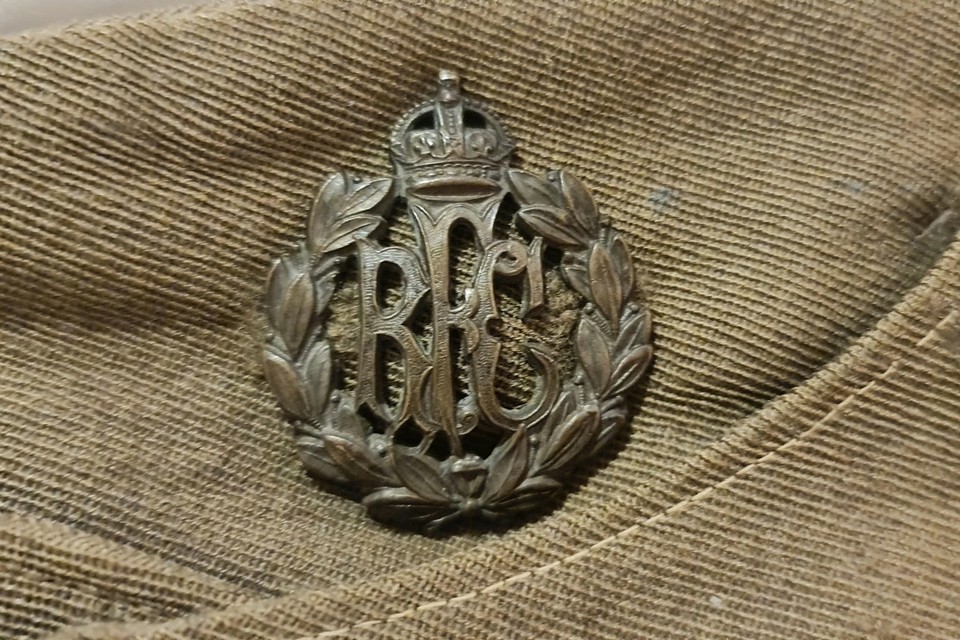 Rare WW1 Royal Flying Corps RFC Officers Side Cap and Bronze Badge | eBay