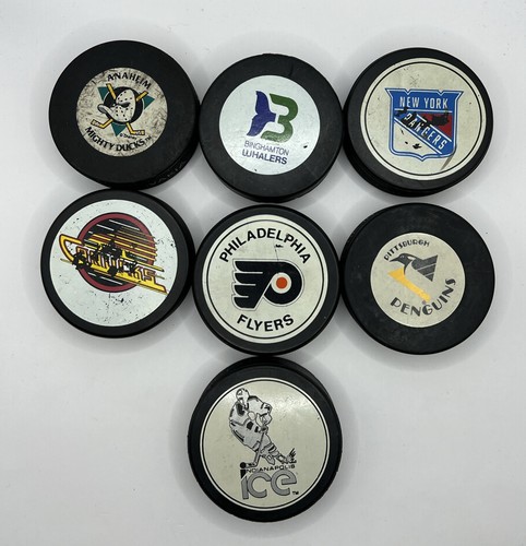 7 Lot Of Pucks NHL, AHL, IHL Mighty Ducks, Flyers, Canucks, Rangers ...