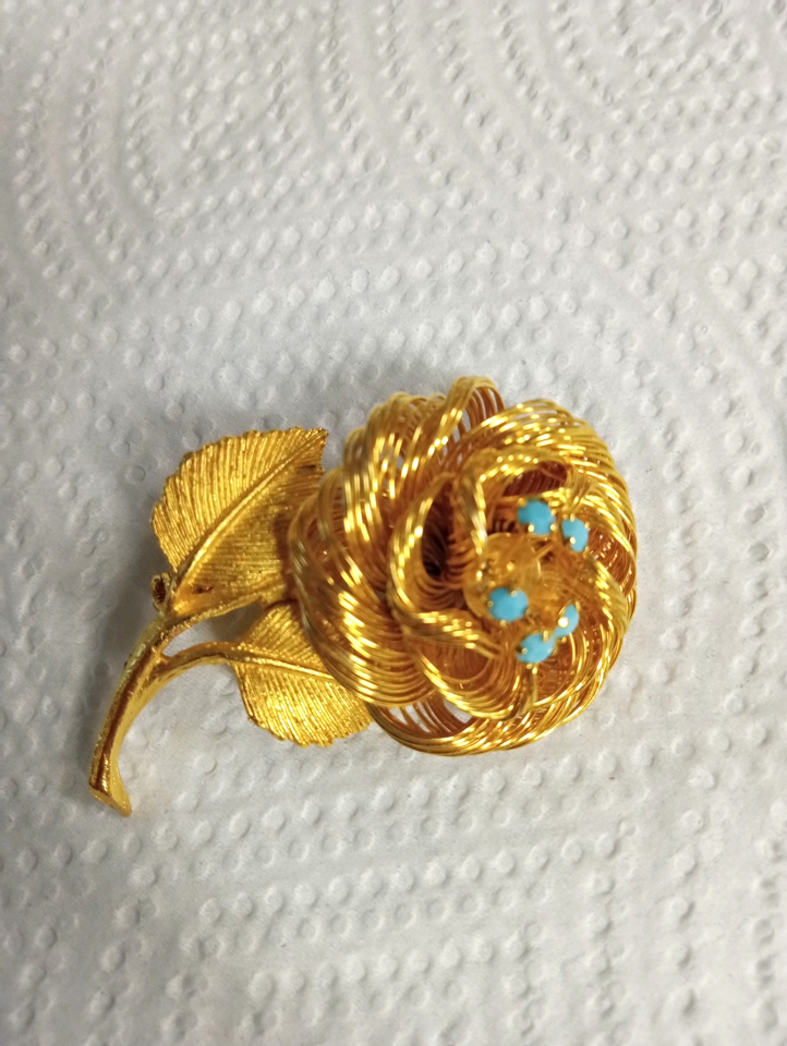 GOLD TONE SPUN WIRE VINTAGE TURQUOISE RHINESTONE FLOWER BROOCH PIN 2-1/ ...