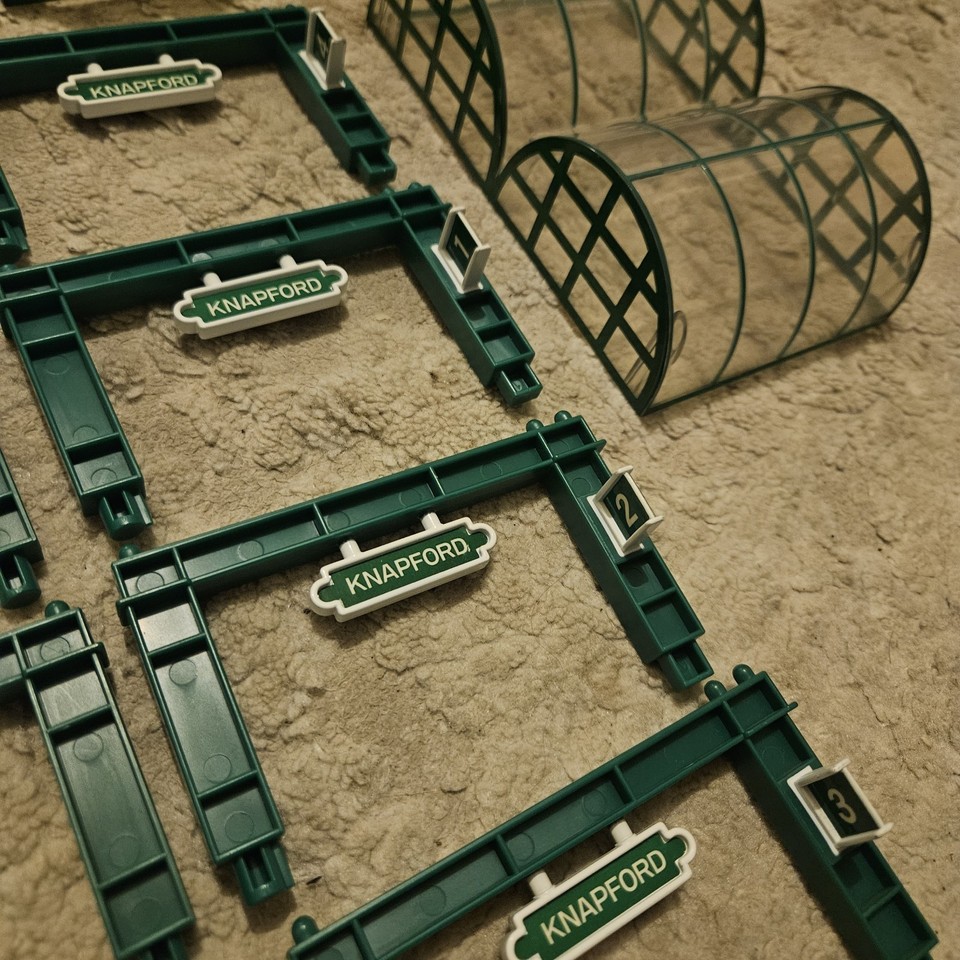 tomy trackmaster thomas the tank engine train set knapford Station ...