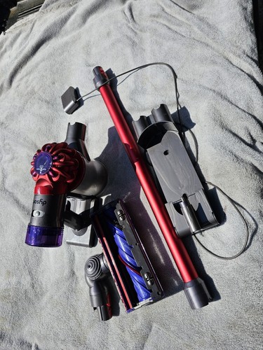 Dyson Cyclone V8 Cordless Stick Vacuum Cleaner Plus Accessories , Works ...