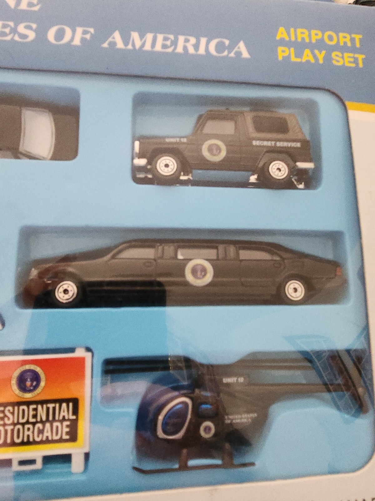 DARON Presidental Air Force One Airport Play Set ~ United States of ...