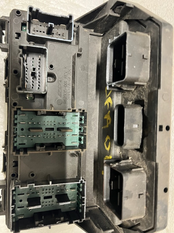 2014 Chrysler Dodge TIPM / Totally Integrated Power Module / Fuse Box ...