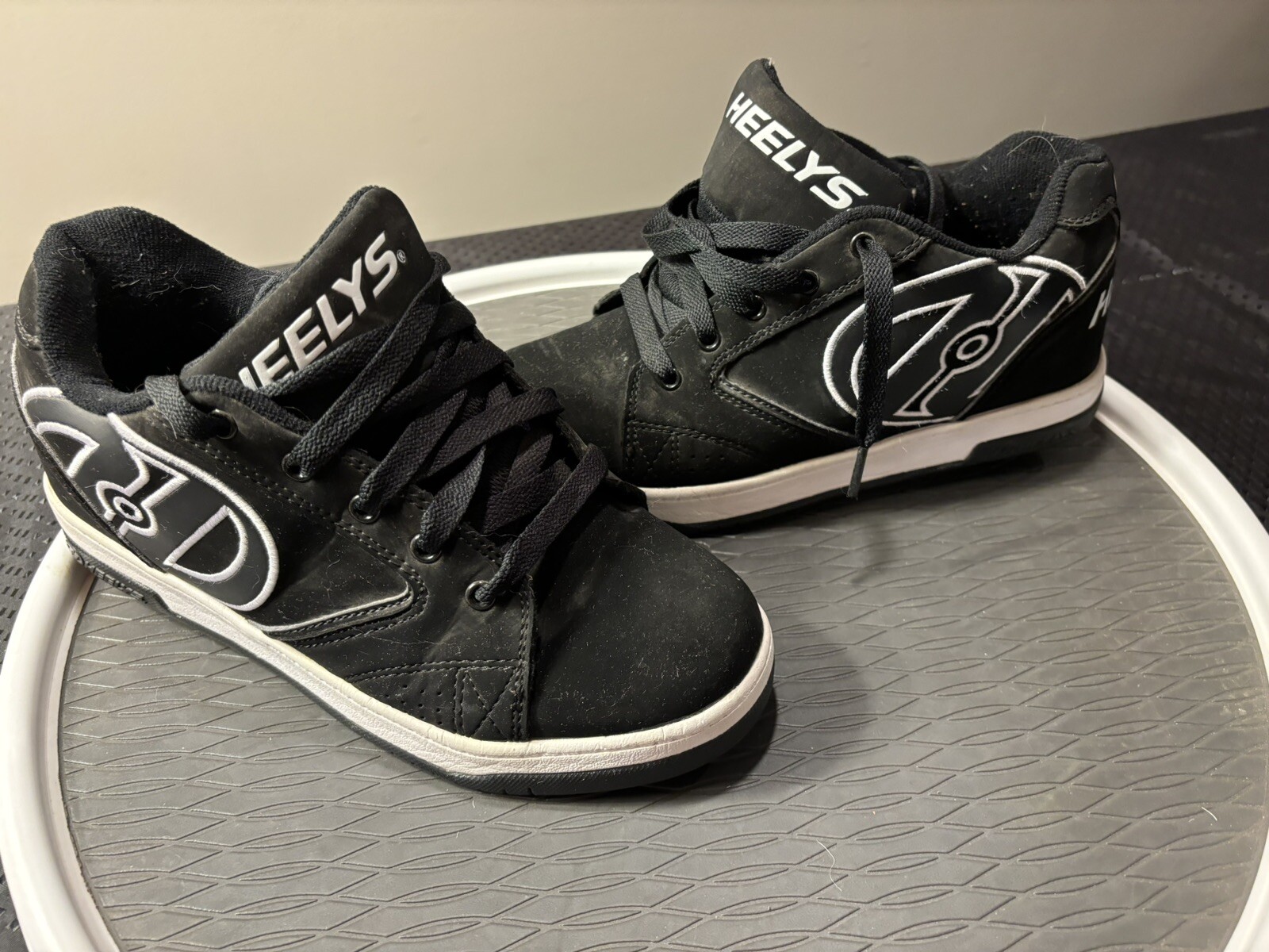 Heelys Black White Skate Shoes Sneakers Unisex Boys Girls Size 7 Style ...