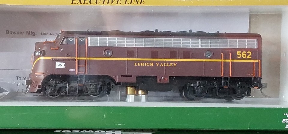 Bowser HO Scale F-7 F7 AB Lehigh Valley Diesel Locomotive Engine w/DCC ...
