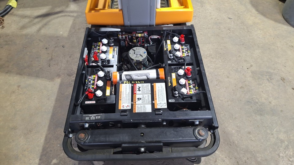 CROWN WAV 50-118 Work Assist Vehicle Crown Wave 252 Hours Man Lift New ...