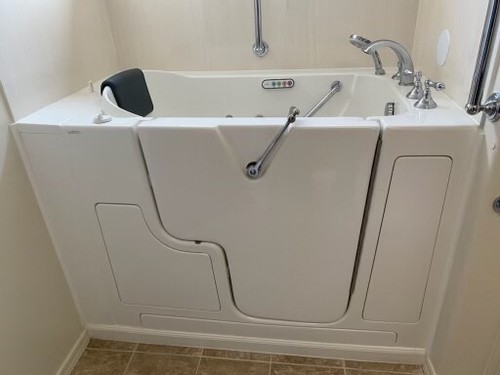 Gently used walk-In Liberation Whirlpool Tub by American Standard ...